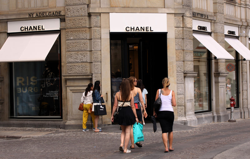 A Comprehensive Guide: How to Buy a Chanel Bag with Confidence